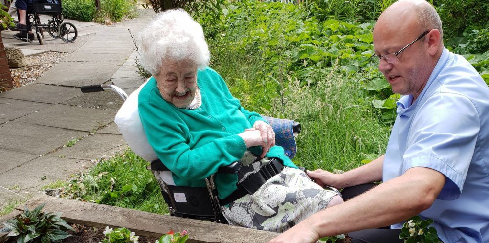 100-year-old Mabel plants a flower in memory of her father